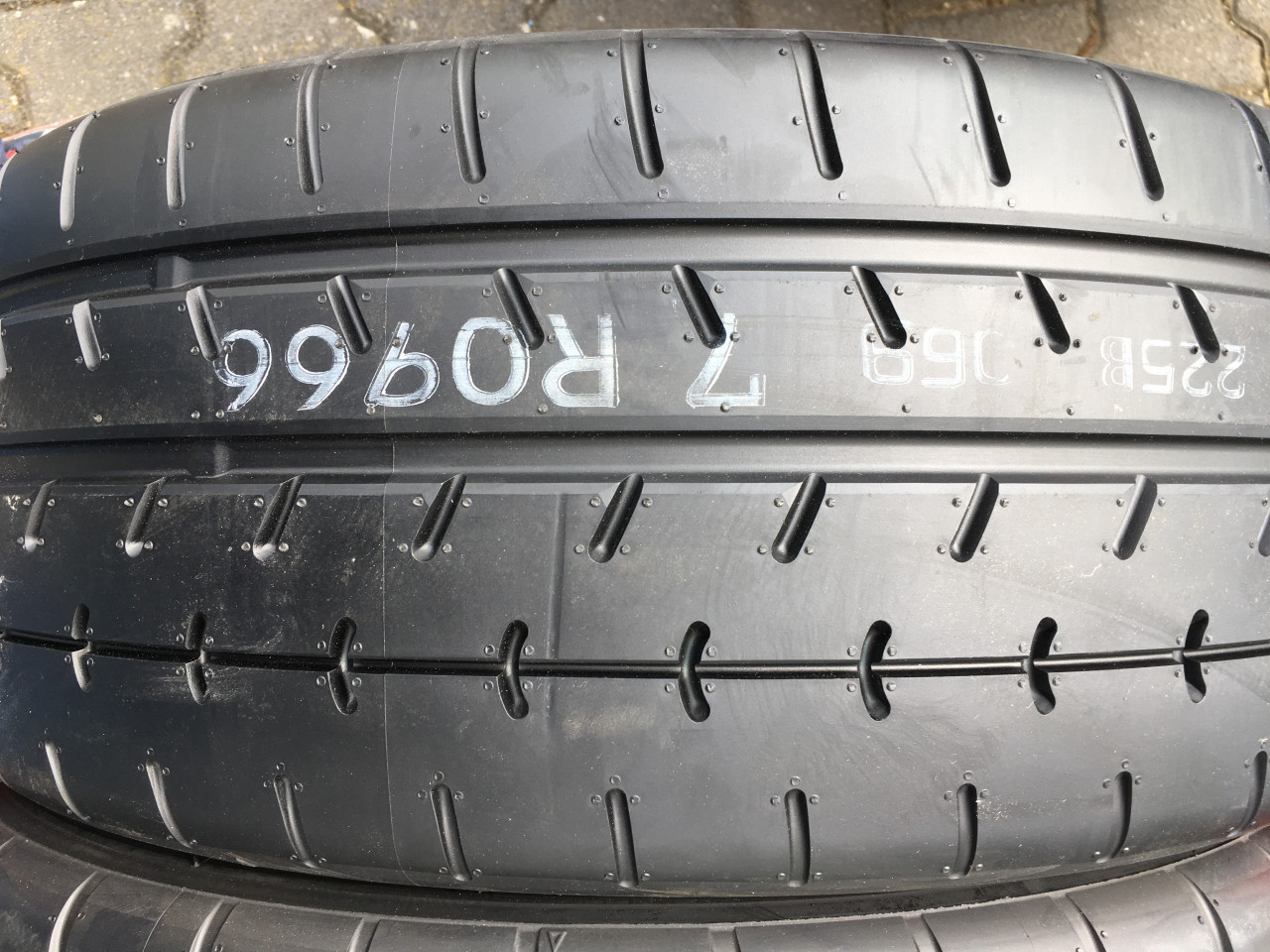 Tires Set Yokohama A052 Exige V6 | Vorderreifen 215/45R17 | 2212-010-2